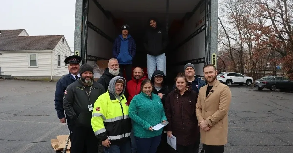 Lily Transportation unterstützt die jährliche Thanksgiving ...